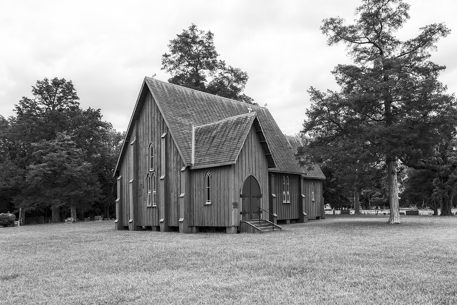 [Video] A Historic Wooden Church in the Deep South - Shadows and Light
